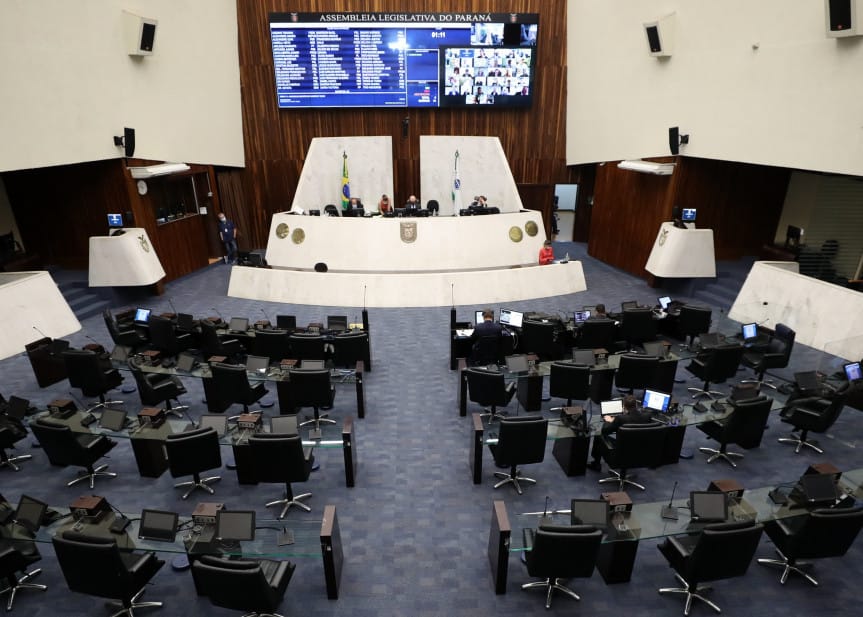 Assembleia Legislativa: política e leis - Plural